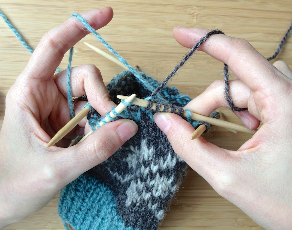 trapping long floats in stranded colorwork – Paper Tiger