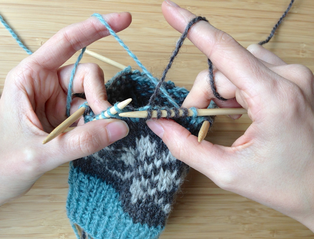 trapping long floats in stranded colorwork – Paper Tiger