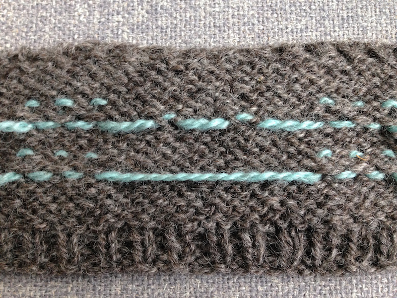 trapping long floats in stranded colorwork – Paper Tiger