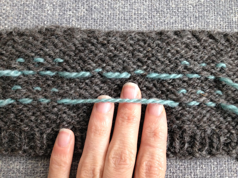 trapping long floats in stranded colorwork – Paper Tiger